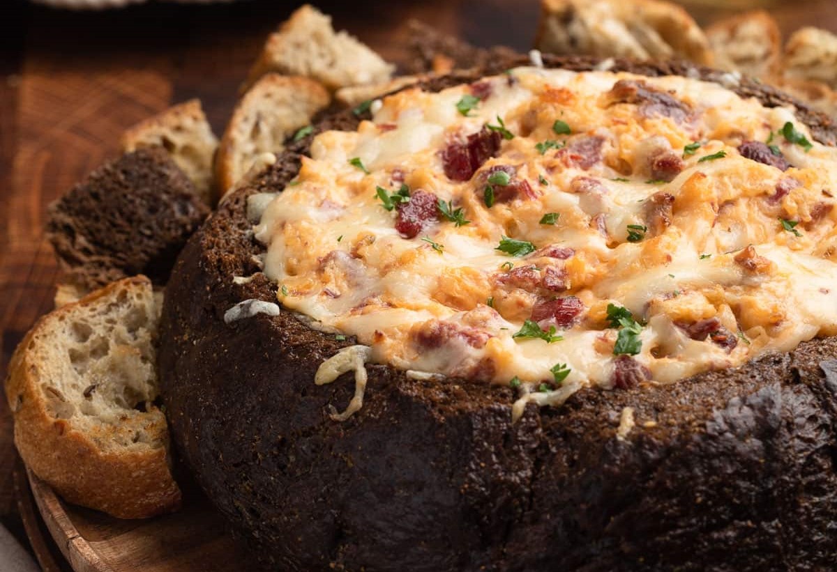 Reuben Dip in a Rye Bread Bowl: A Tasty Party Favorite
